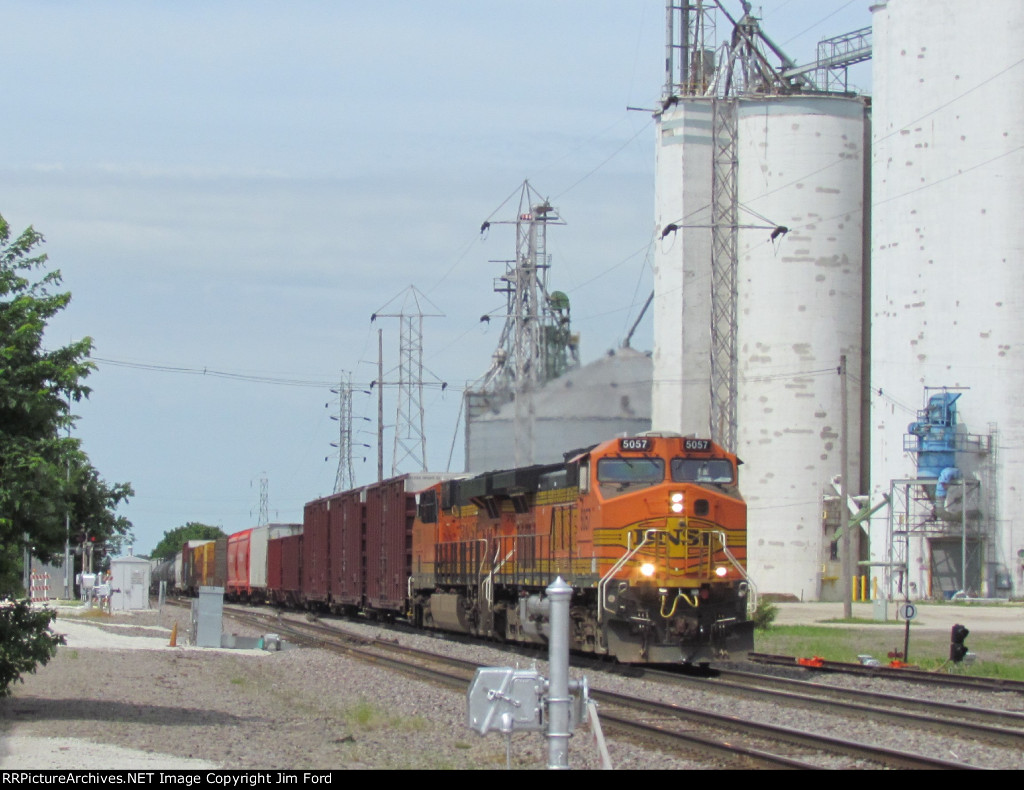 BNSF 5057